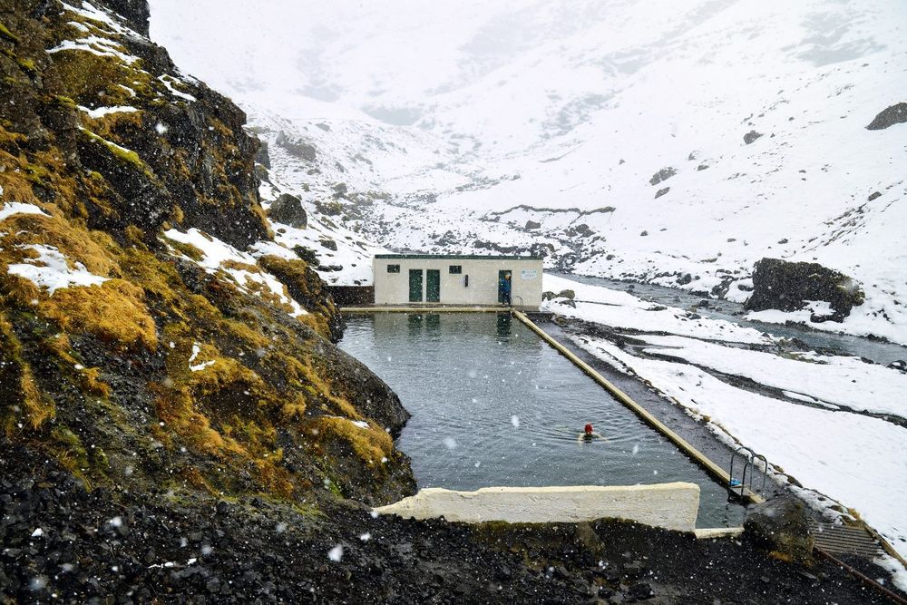 The dos and don'ts of Icelandic saunas and spas | Rough Guides
