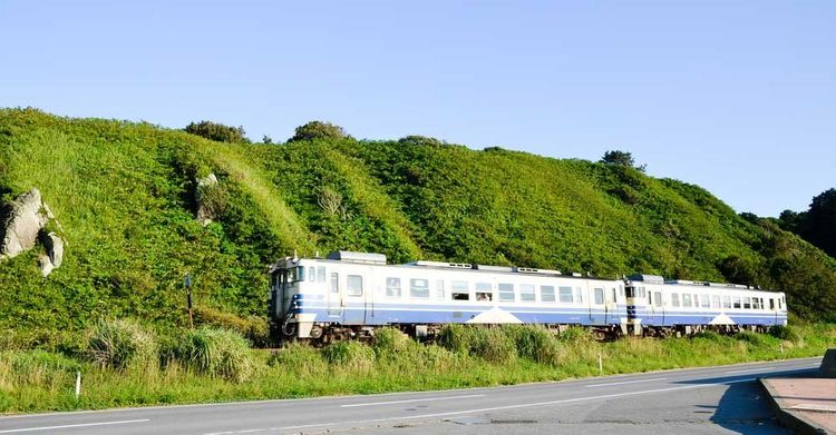 The Most Incredible Sightseeing Trains In Japan | Rough Guides